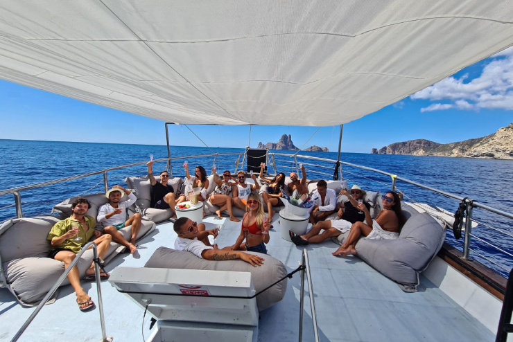 Fiesta en barco Cruise Crush - Fiestas en barco - Playa d'en Bossa - Info, listados eventos y ...